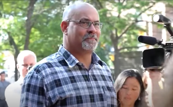 Freedom Convoy Organizer Sues Trudeau Gov't for Freezing His Bank Account